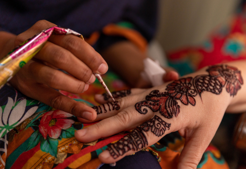 Step-by-Step Guide to Creating Simple Henna Designs at Home - Wedding Byte