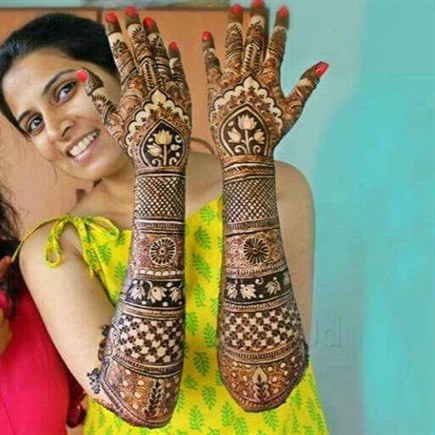 Best Mehndi Artist - Dulhan Bridal makeup - The Wedding Byte - Wedding Byte